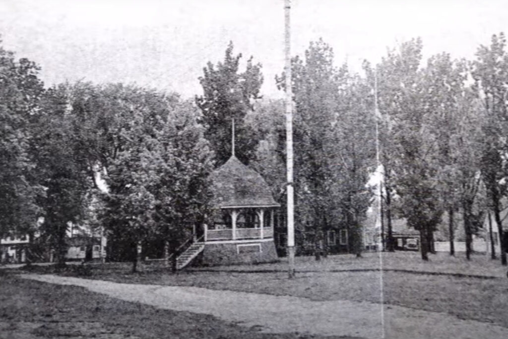 Rochester NH History: The Bandstand at the Rochester Common - The ...