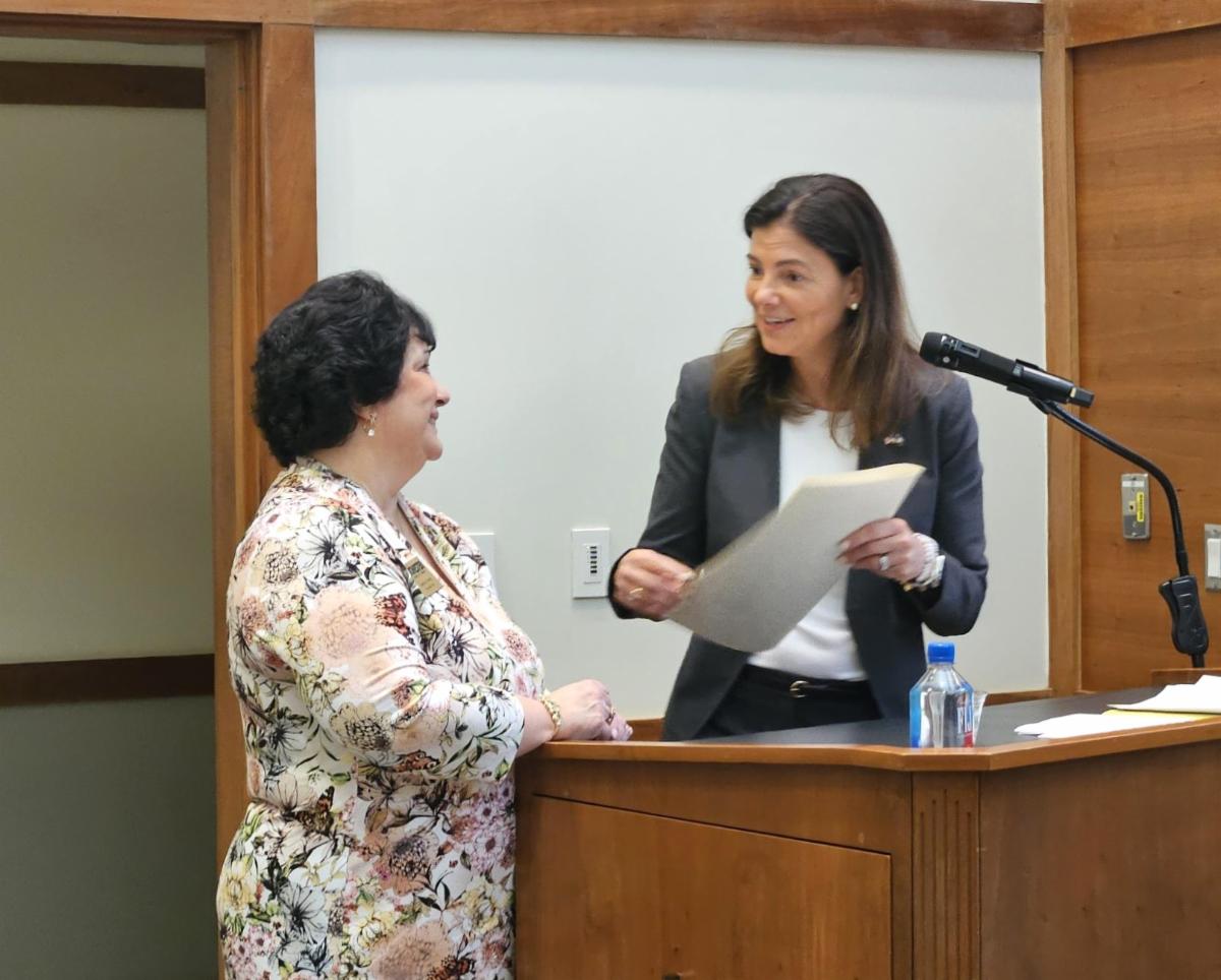 Governor Ayotte Presents Special Commendation to Chamber President/CEO Laura Ring - The ...